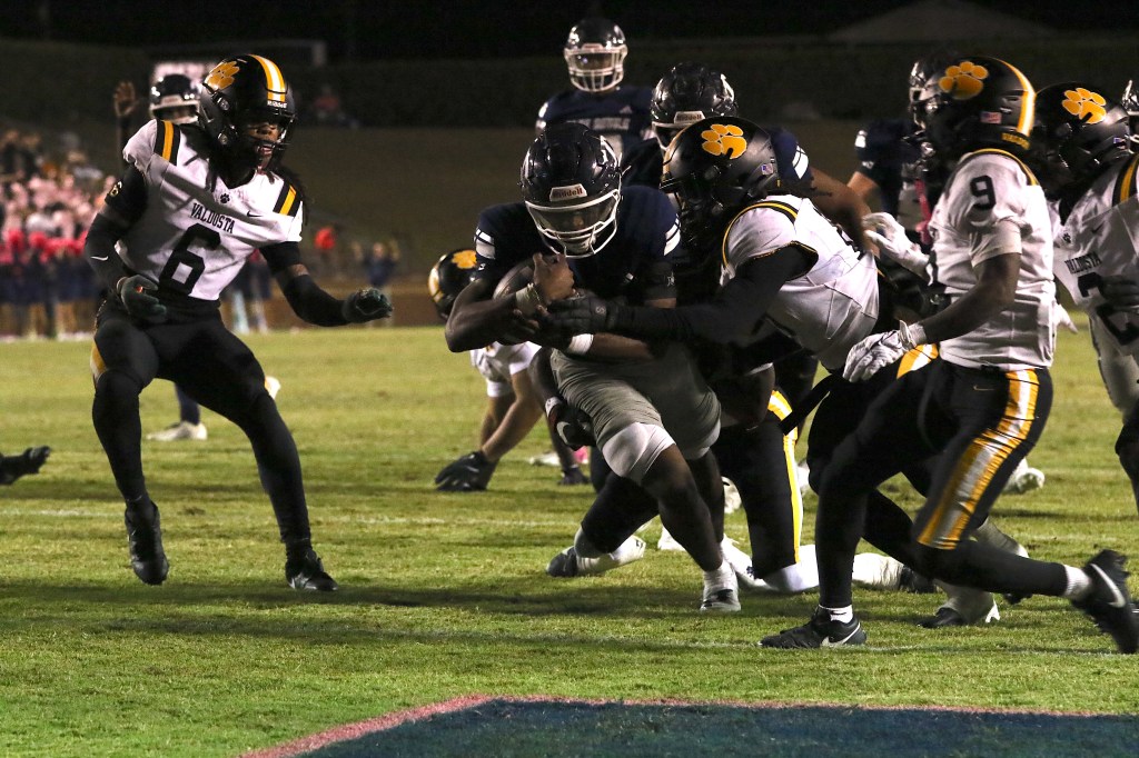 Blue Devils fight, but fall short against Valdosta | Tifton Gazette